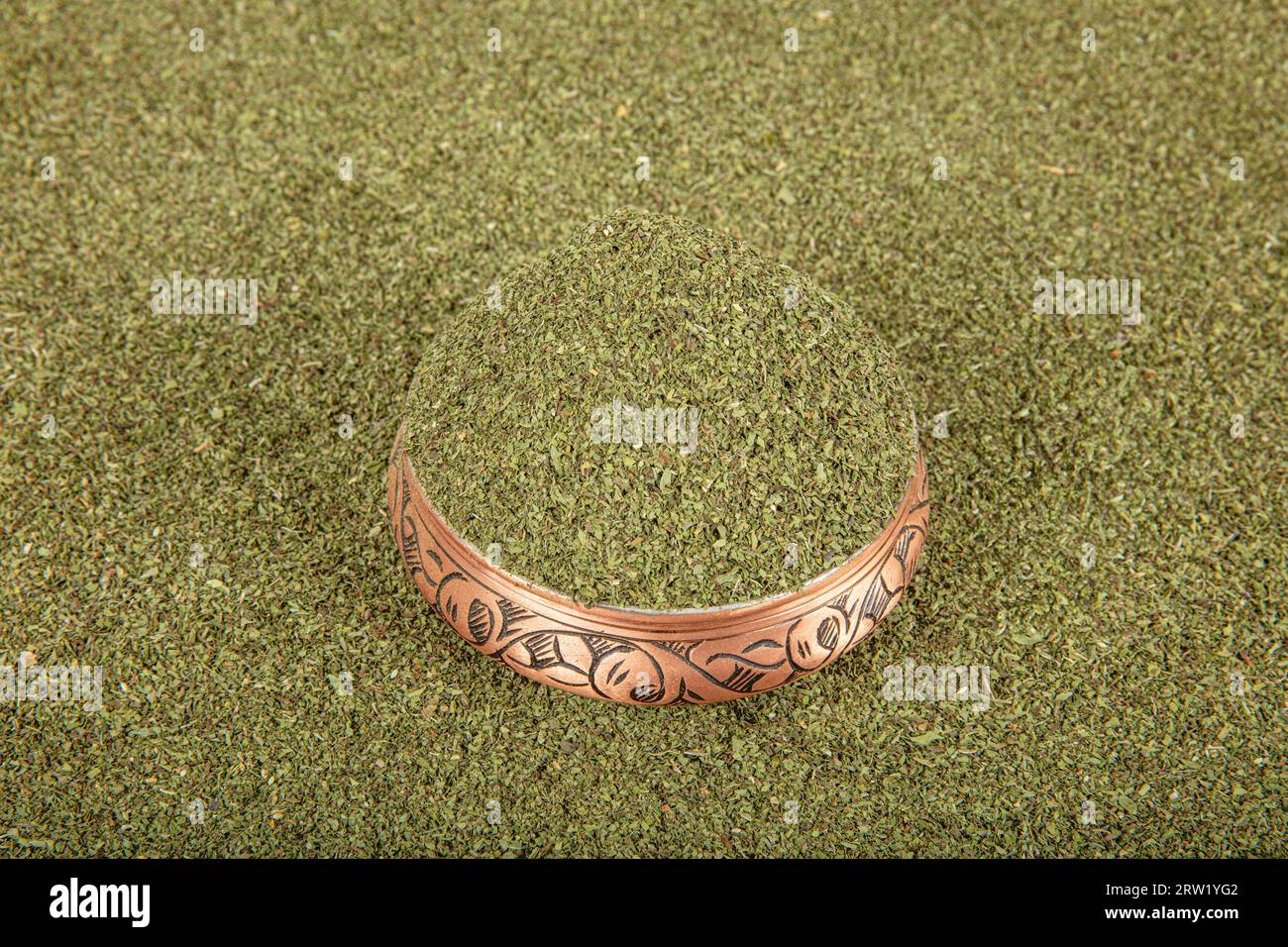 Natural dried mint herb (Mentha). Pile of Whole Dry (Dried) Mint Leaves ...