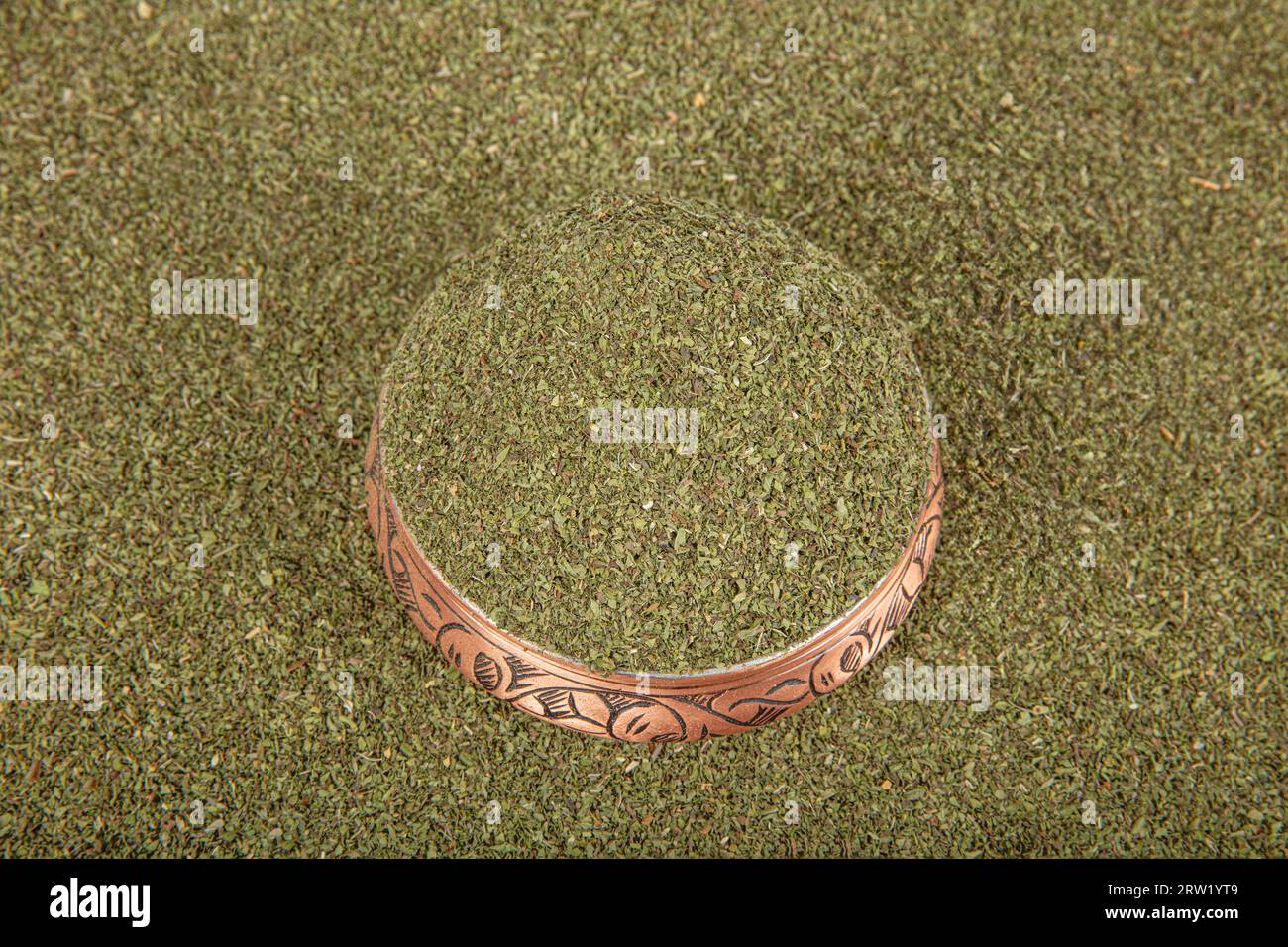 Natural dried mint herb (Mentha). Pile of Whole Dry (Dried) Mint Leaves ...