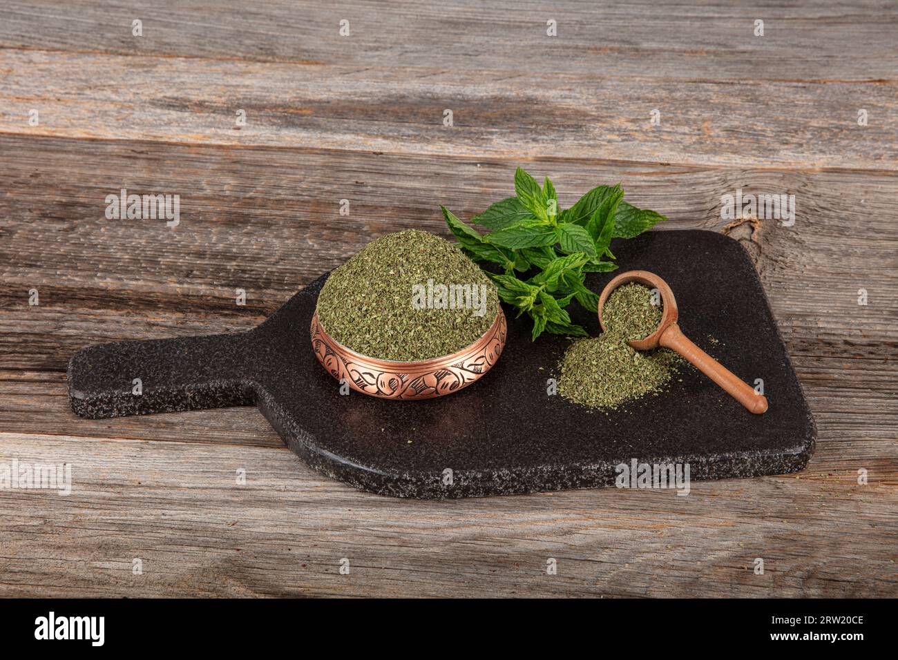 Natural dried mint herb (Mentha). Pile of Whole Dry (Dried) Mint Leaves ...