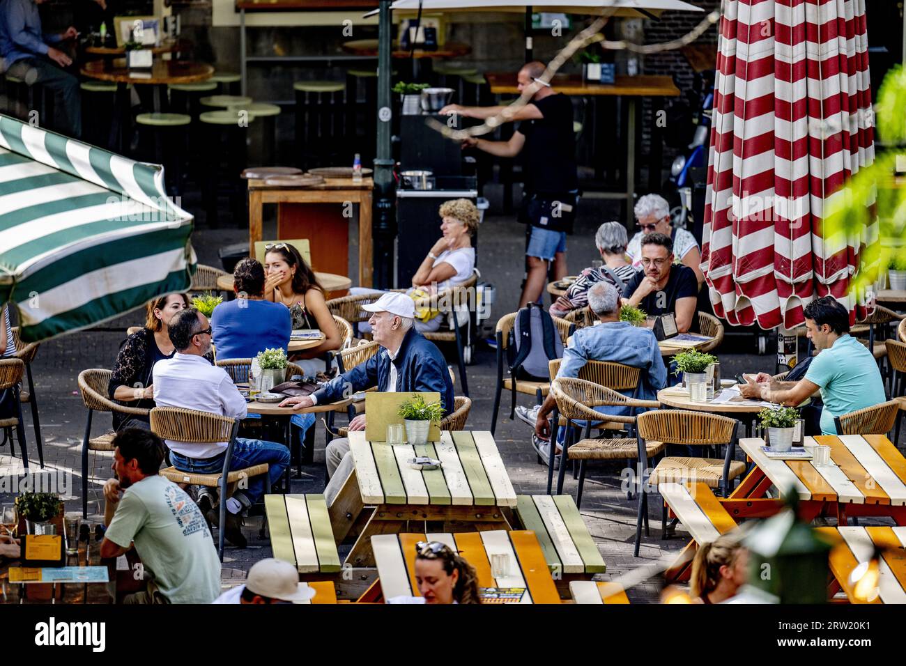 Large groep of people hi-res stock photography and images - Alamy