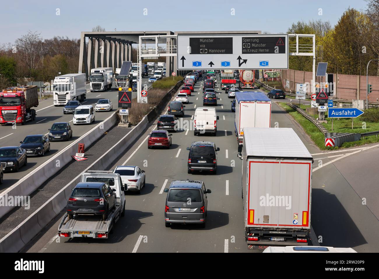 06.04.2023, Germany, North Rhine-Westphalia, Oberhausen - Traffic jam ...