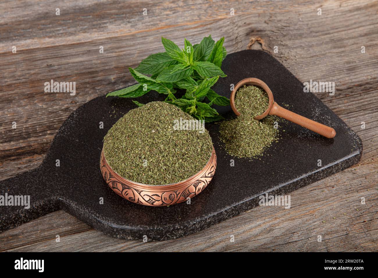 Natural dried mint herb (Mentha). Pile of Whole Dry (Dried) Mint Leaves ...