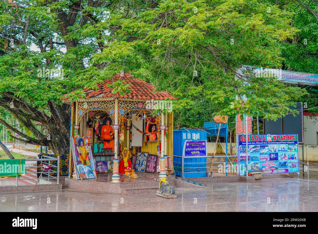 Sri shirdi sai baba temple hi-res stock photography and images - Alamy