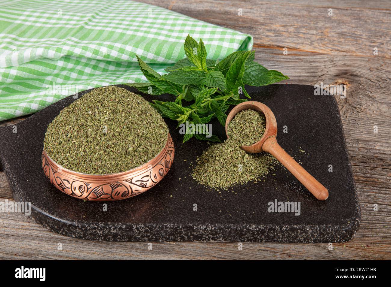 Preparing dried mint hi-res stock photography and images - Alamy