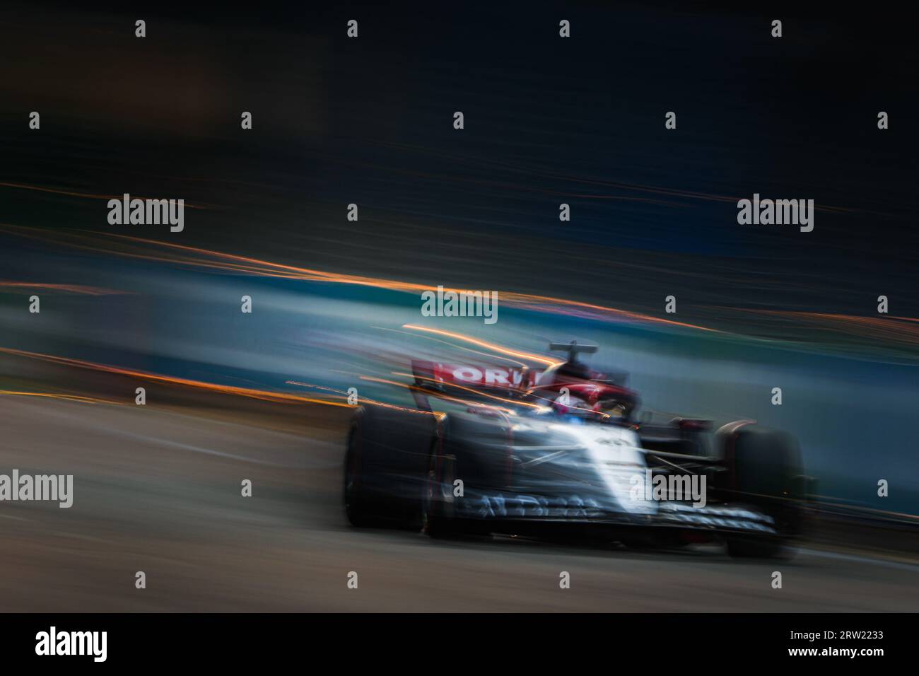 40 LAWSON Liam (nzl), Scuderia AlphaTauri AT04, action during the 2023 Formula 1 Singapore ...