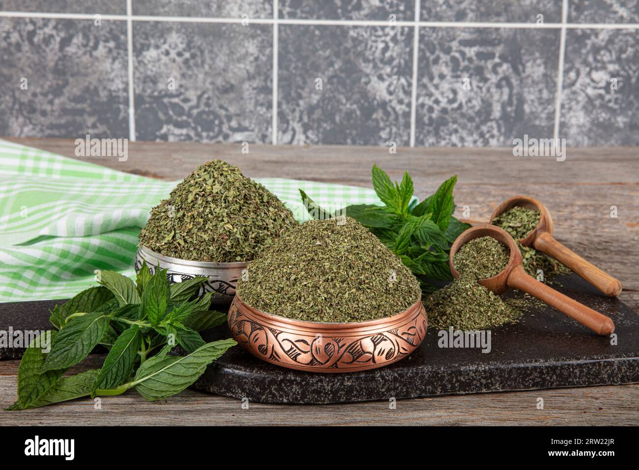 Natural dried mint herb (Mentha). Pile of Whole Dry (Dried) Mint Leaves ...
