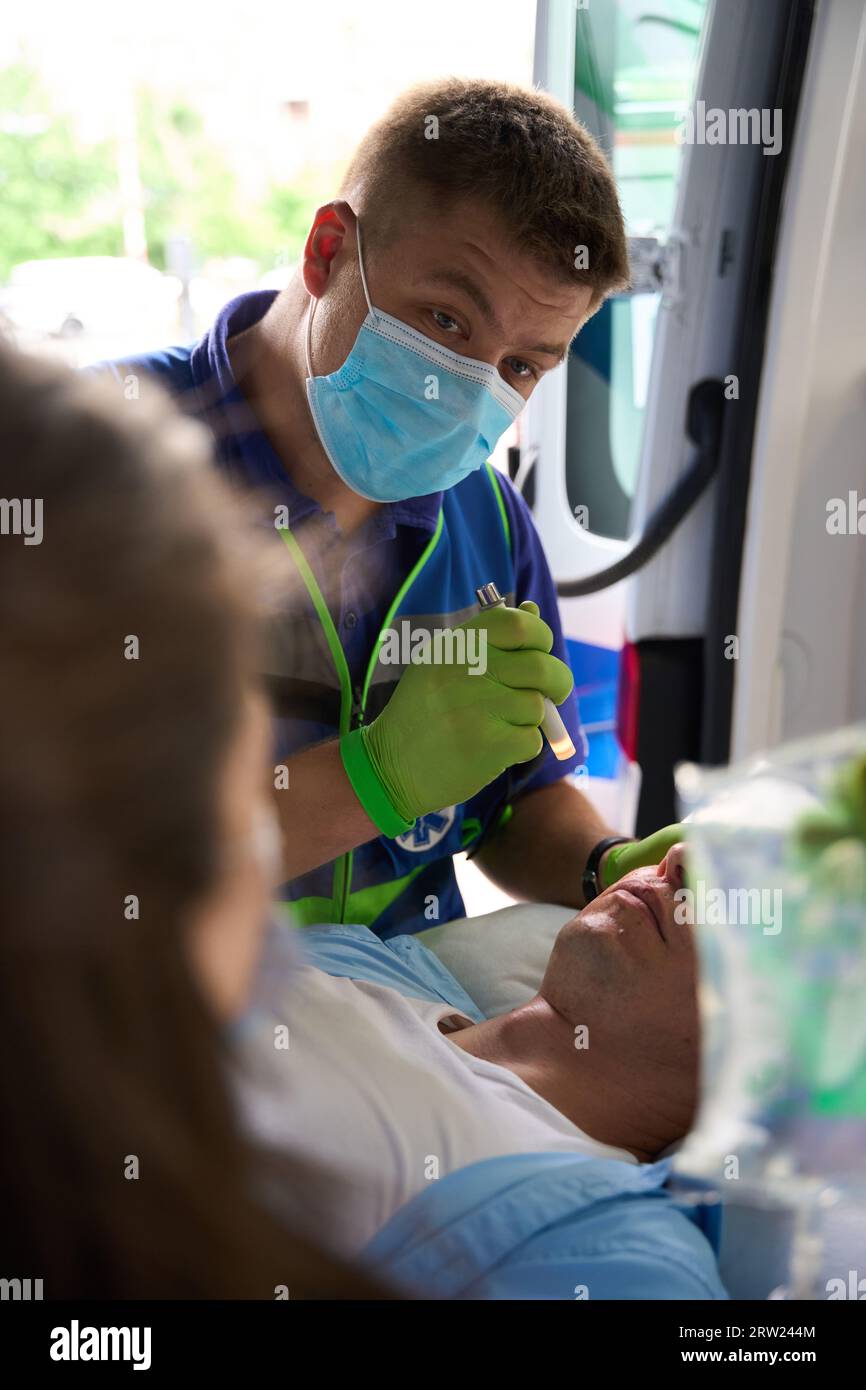 Paramedic assesses the condition of the victim in an accident Stock ...