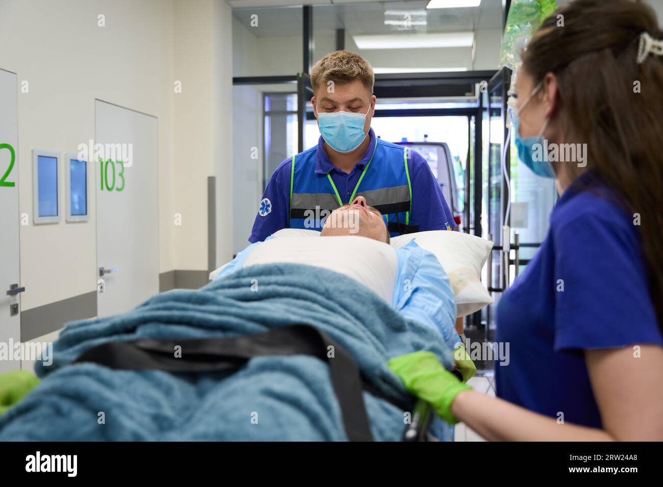 Paramedics brought the victim to the emergency room Stock Photo - Alamy