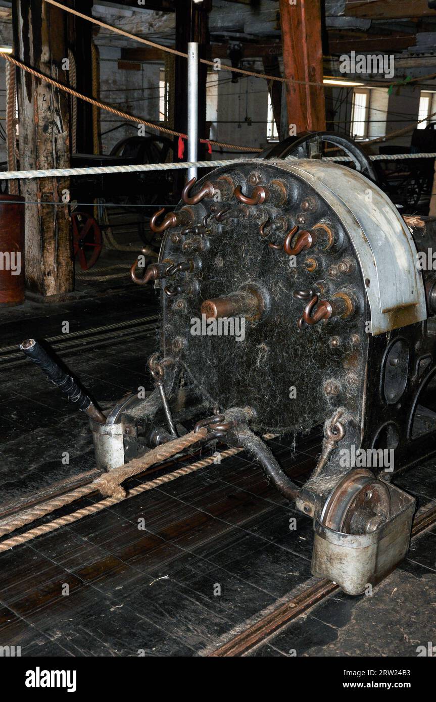 Rope forming machine hi-res stock photography and images - Alamy