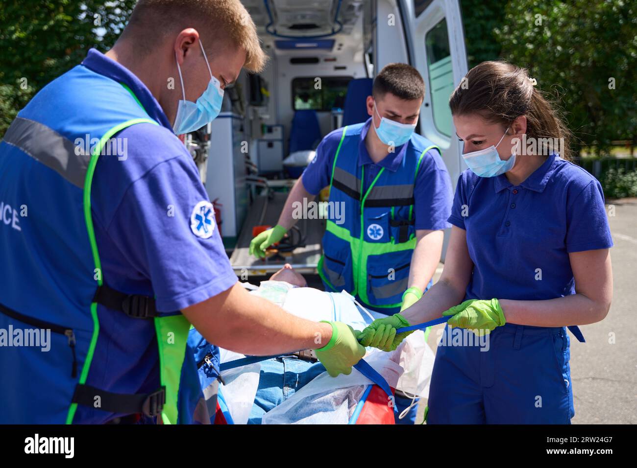 Paramedics fix the patient for transportation Stock Photo - Alamy