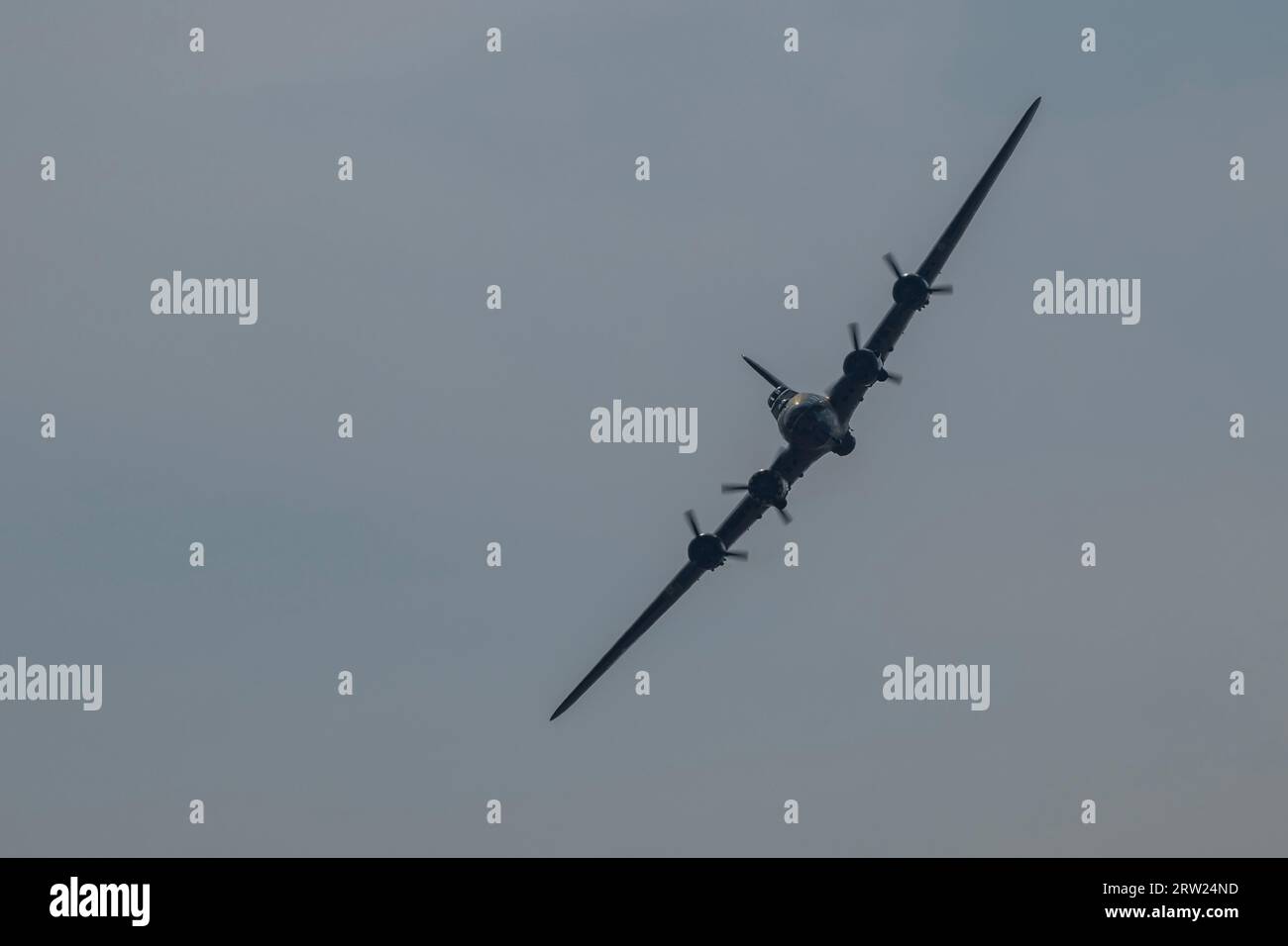 Duxford, UK. 16th Sep, 2023. Bomber Formation, Boeing B-17 Flying ...