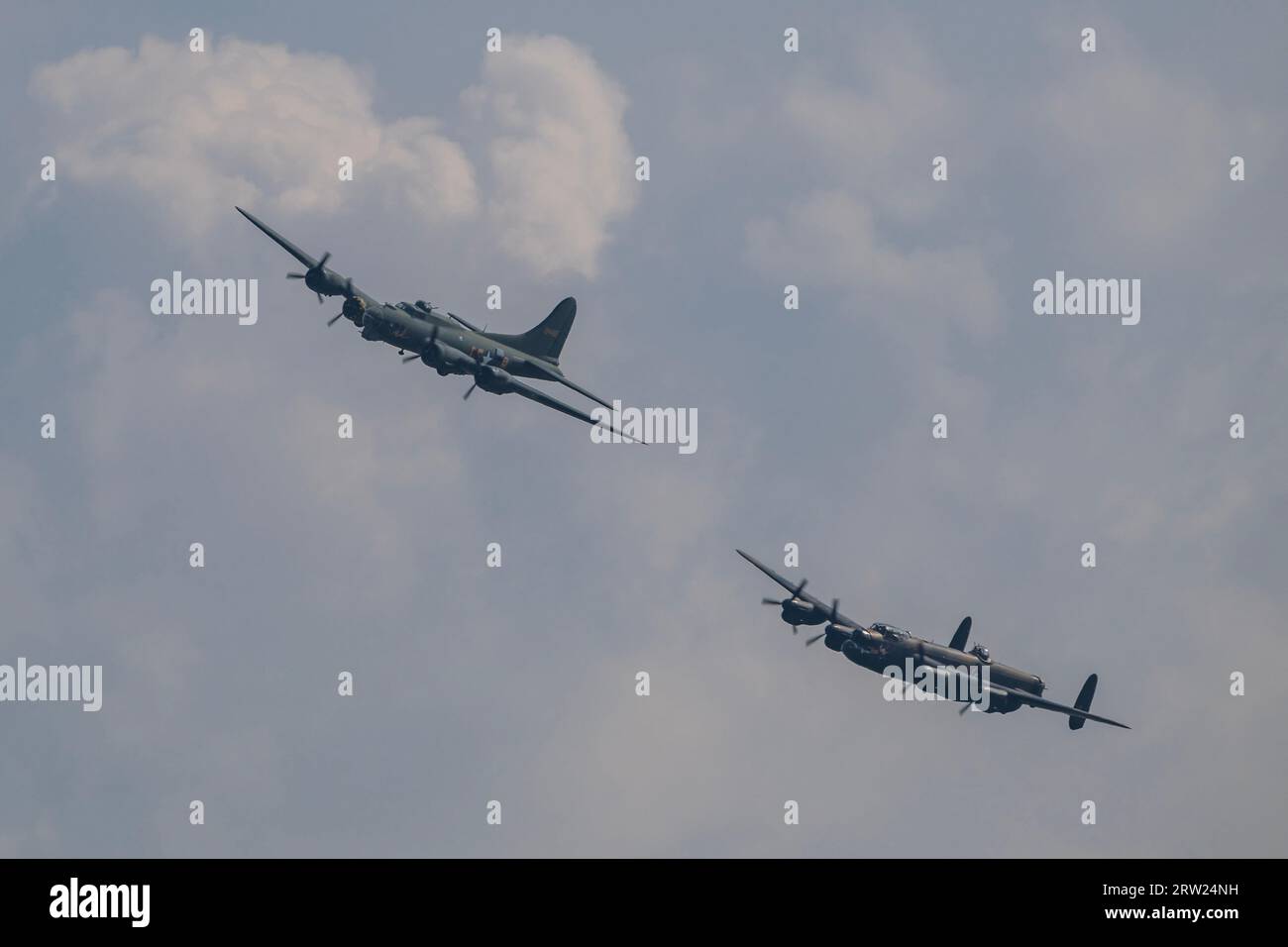 Duxford, UK. 16th Sep, 2023. Bomber Formation, Boeing B-17 Flying ...
