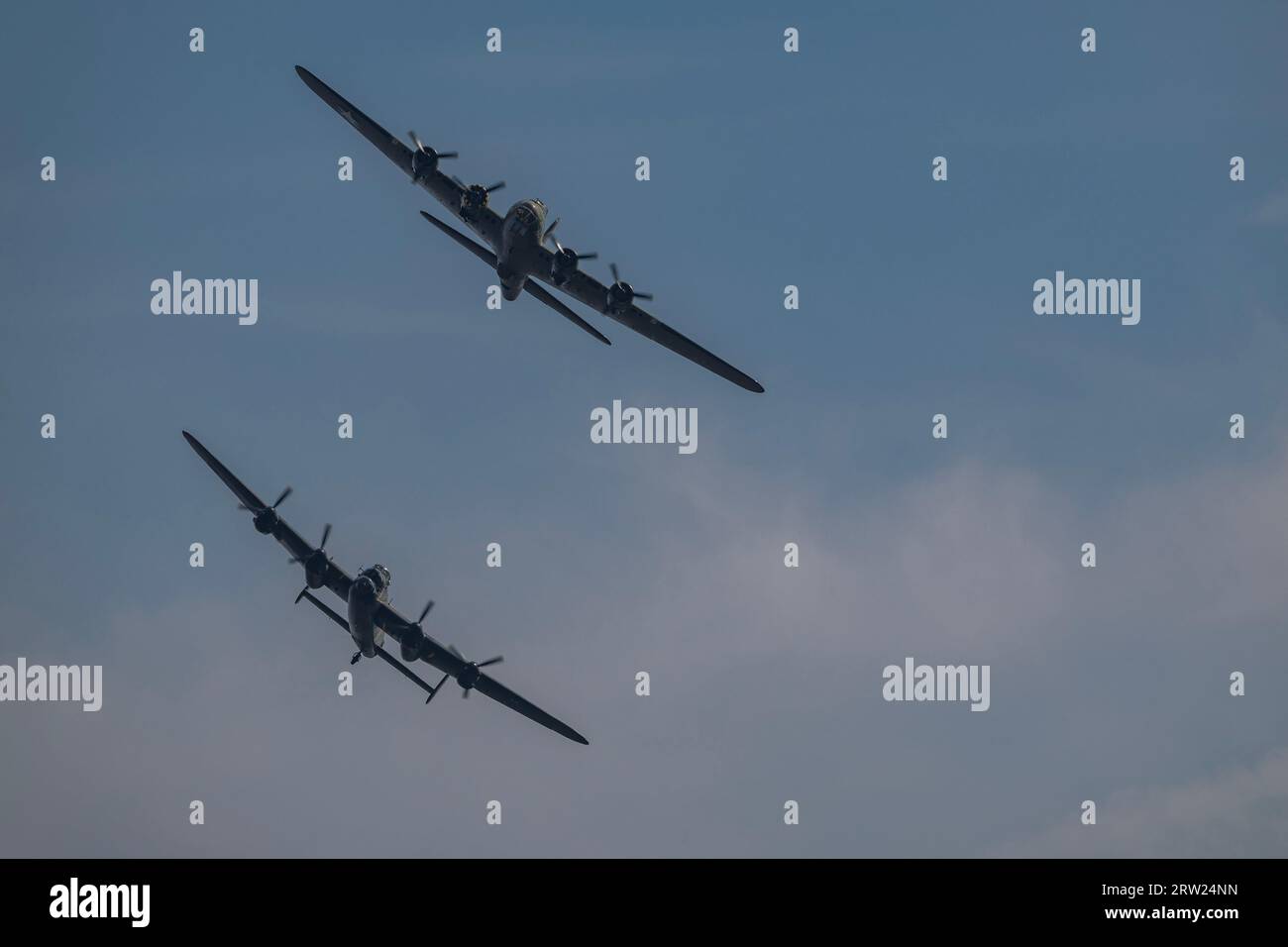 Duxford, UK. 16th Sep, 2023. Bomber Formation, Boeing B-17 Flying ...