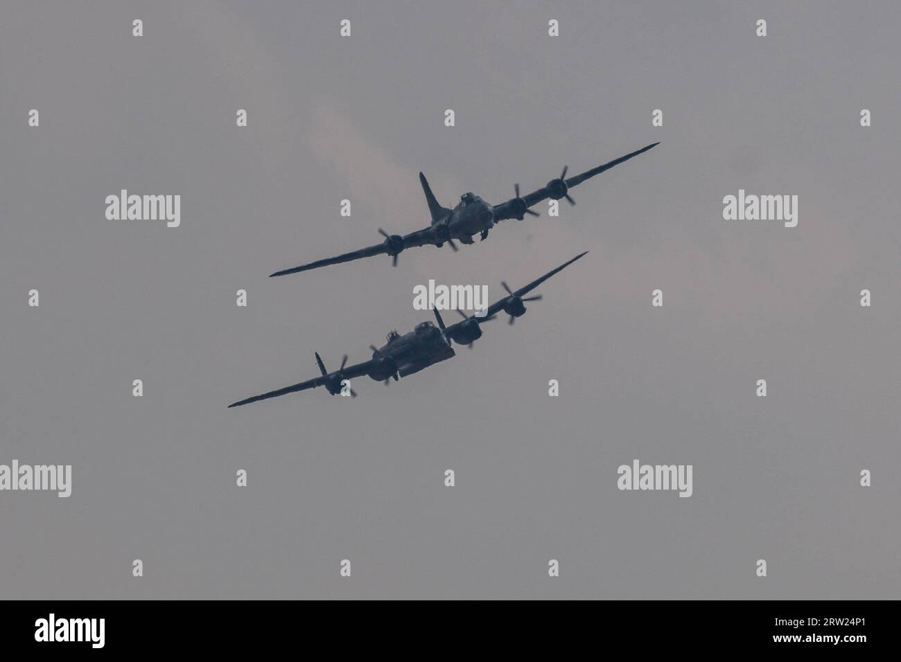 Duxford, UK. 16th Sep, 2023. Bomber Formation, Boeing B-17 Flying ...