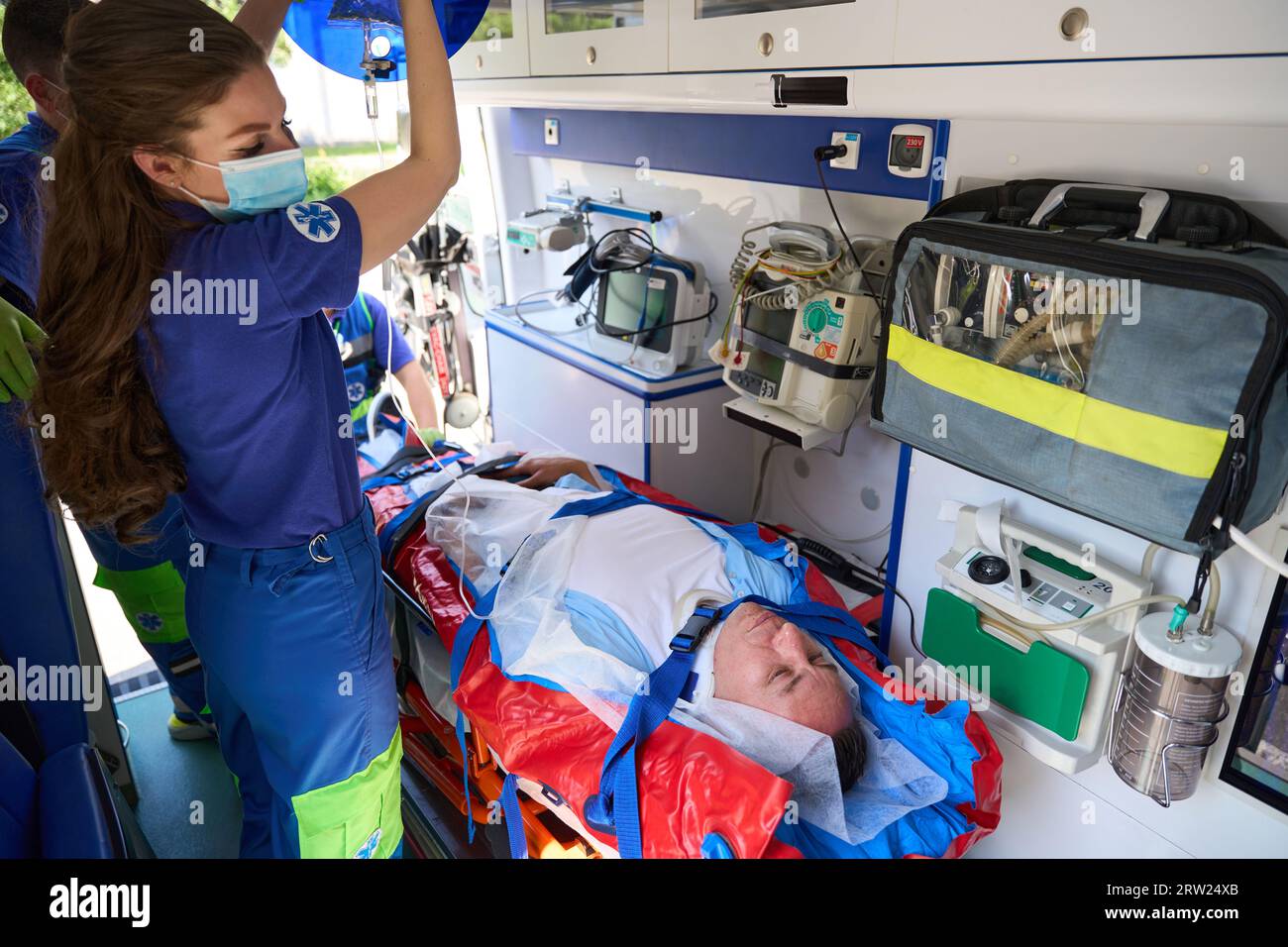 Medical team transports a patient with polytrauma Stock Photo - Alamy
