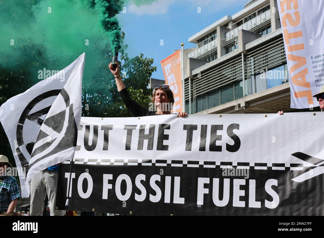 16 september 2023 end fossil fuels march hi-res stock photography and ...