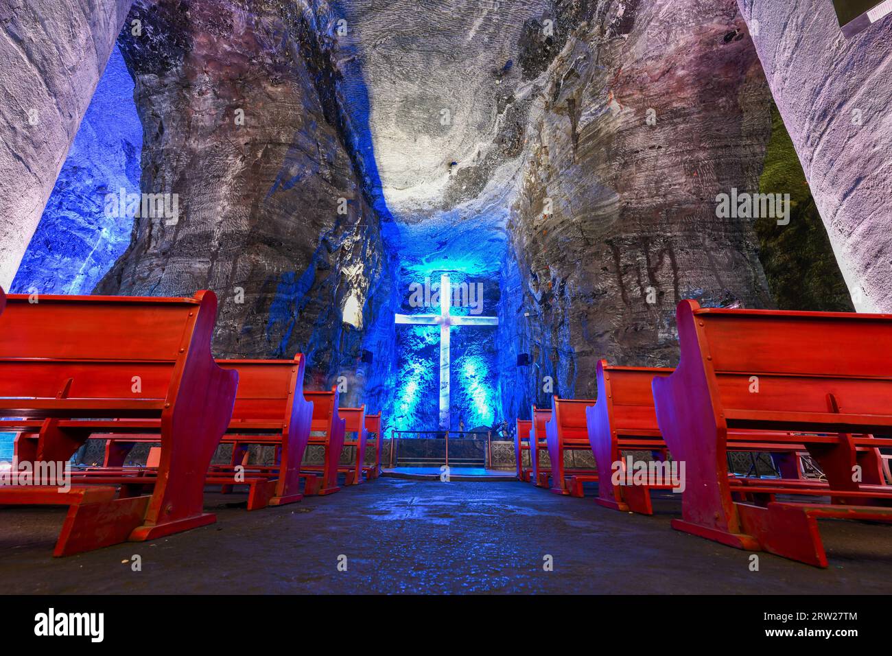 The Salt Cathedral of Zipaquira underground Roman Catholic church built ...