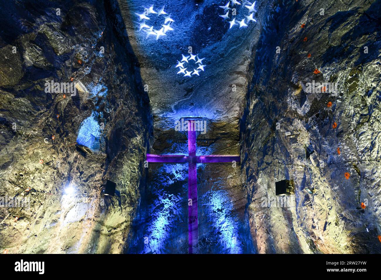 The Salt Cathedral of Zipaquira underground Roman Catholic church built ...