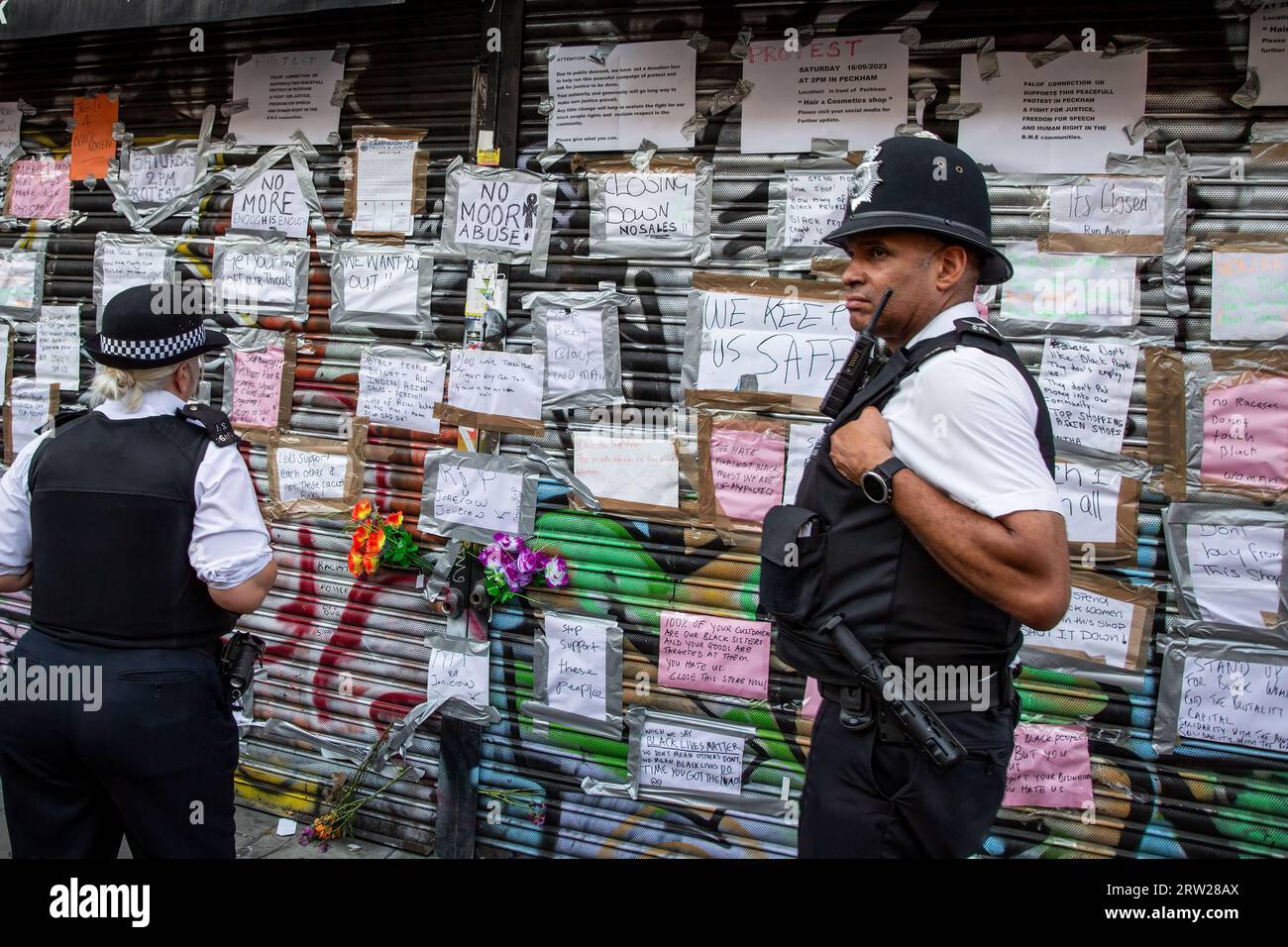 London, UK. 15th Sep, 2023. Police officers look at the signs and ...