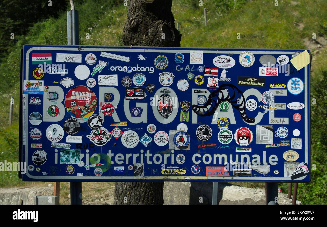 BORGO PACE cartello stradale Stock Photo - Alamy