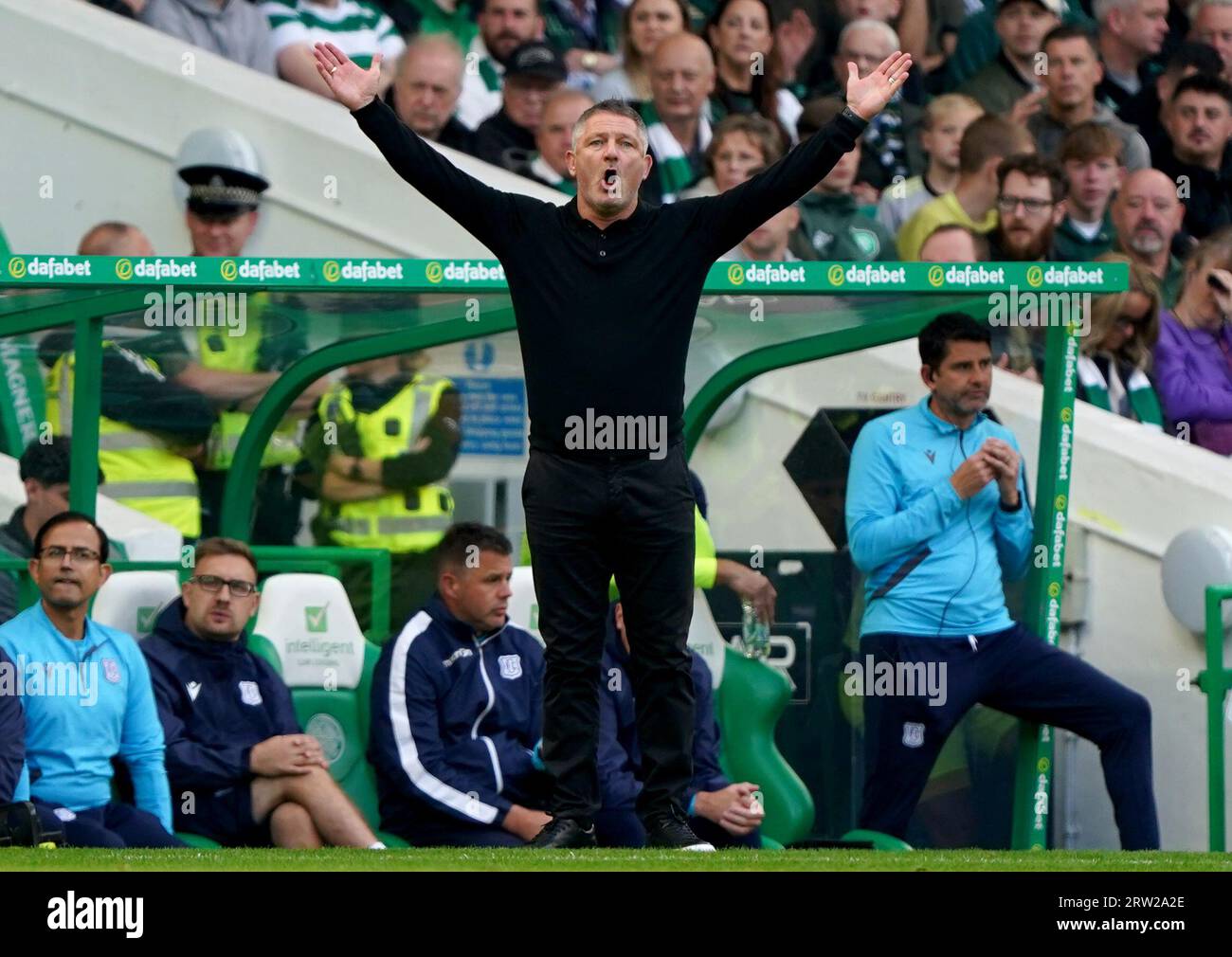 Dundee manager Tony Docherty during the cinch Premiership match at ...