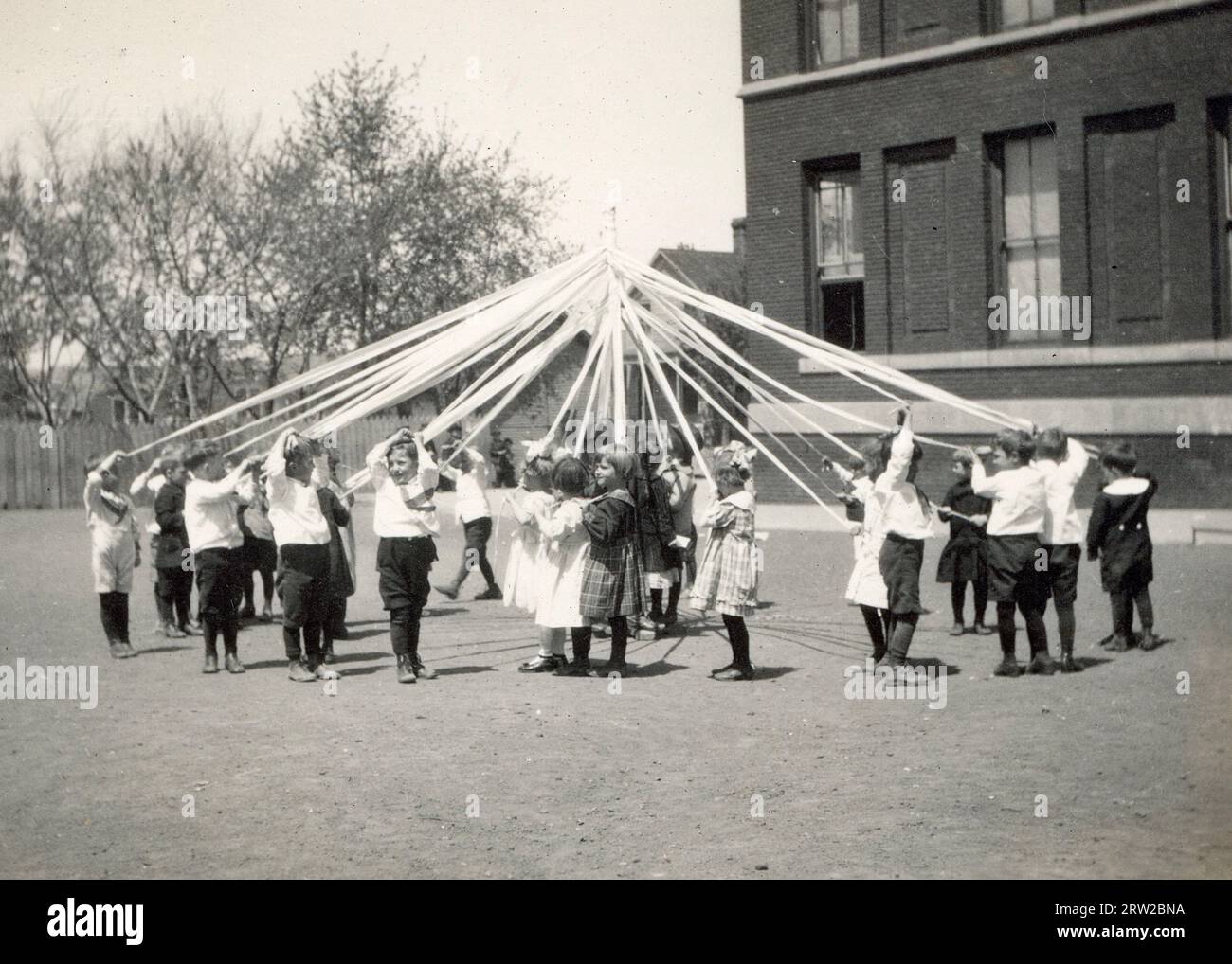 May pole dance hi-res stock photography and images - Alamy