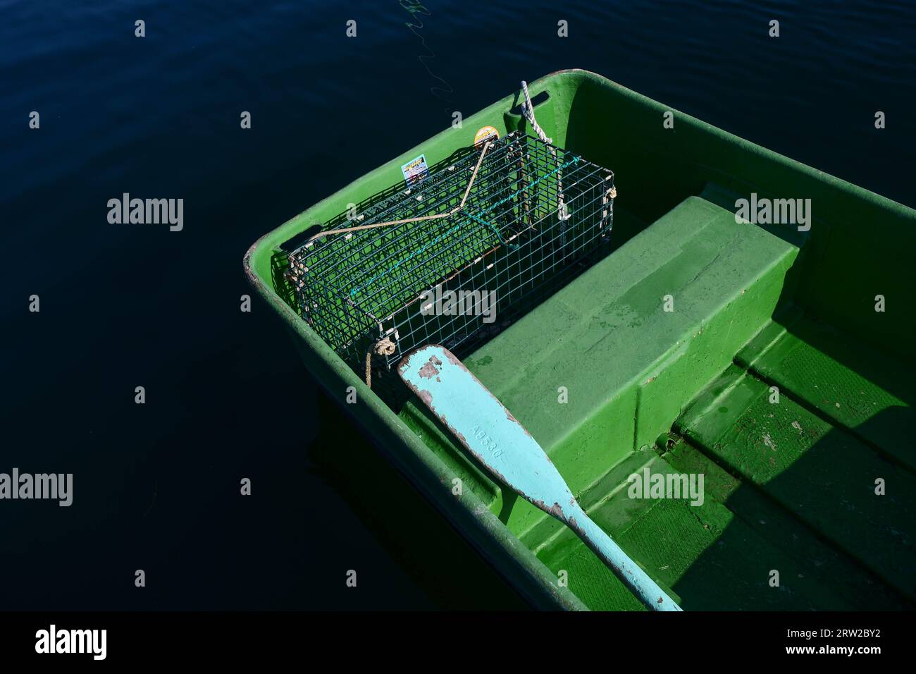 Dark blue and green water hi-res stock photography and images - Alamy