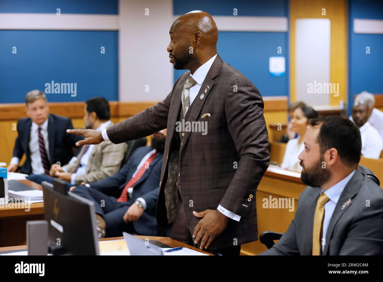 Special Prosecutor Nathan Wade, center, representing the District ...
