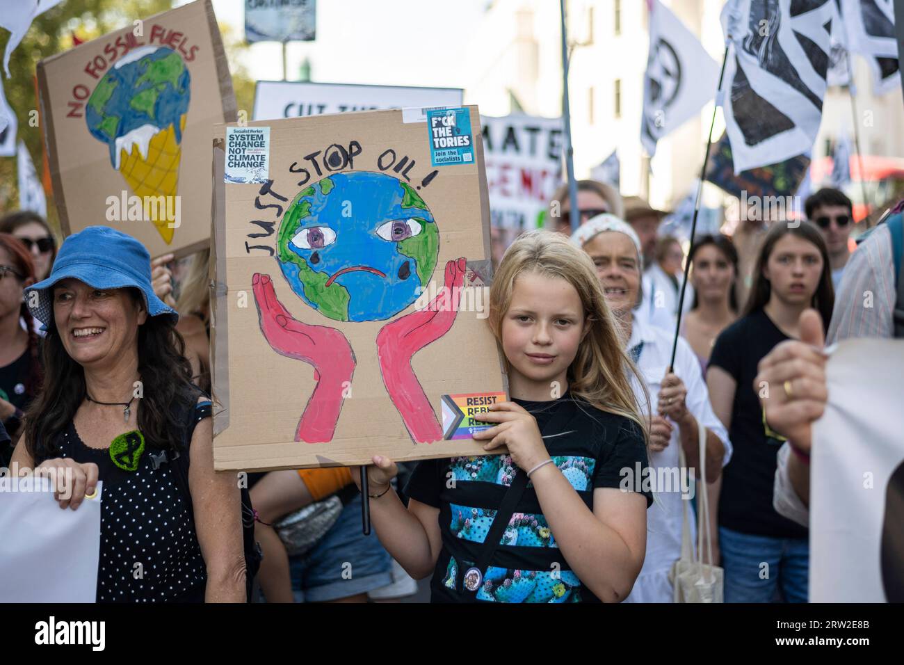 16 september 2023 end fossil fuels hi-res stock photography and images ...