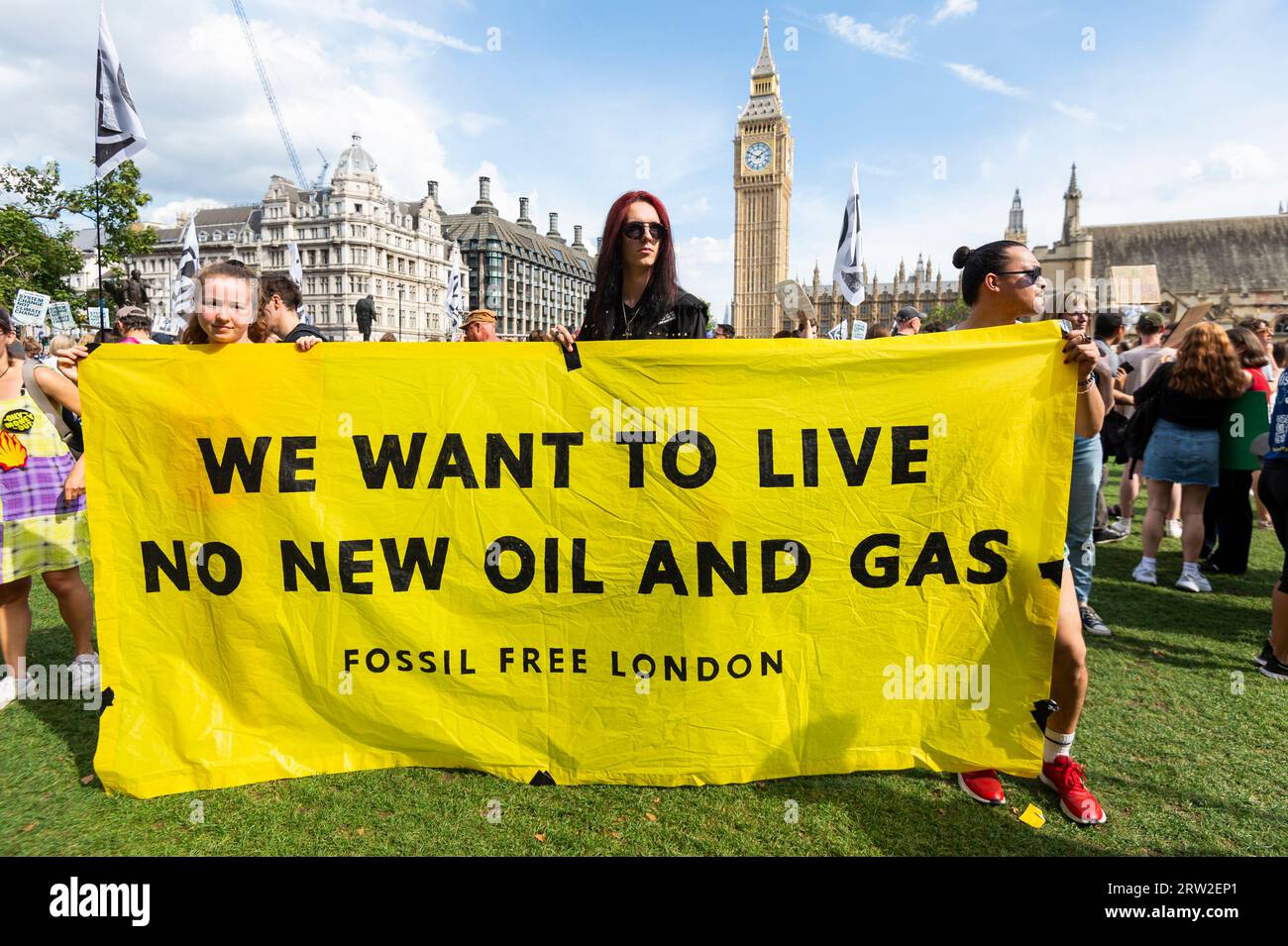 16 september 2023 end fossil fuels hi-res stock photography and images ...