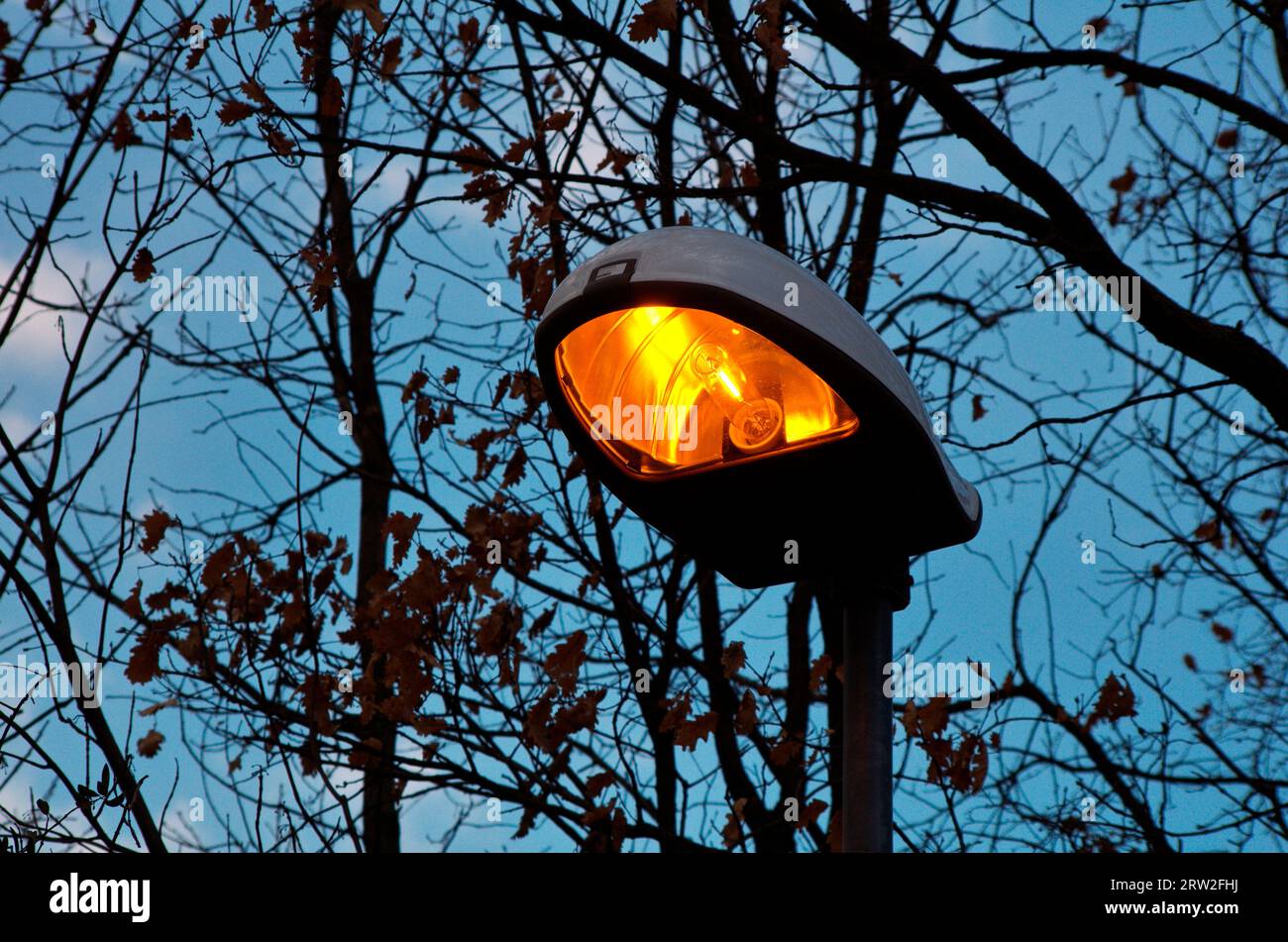 Lampione acceso hi-res stock photography and images - Alamy