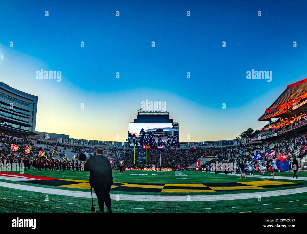 Wide view of a college football stadium before kick-off Stock Photo - Alamy