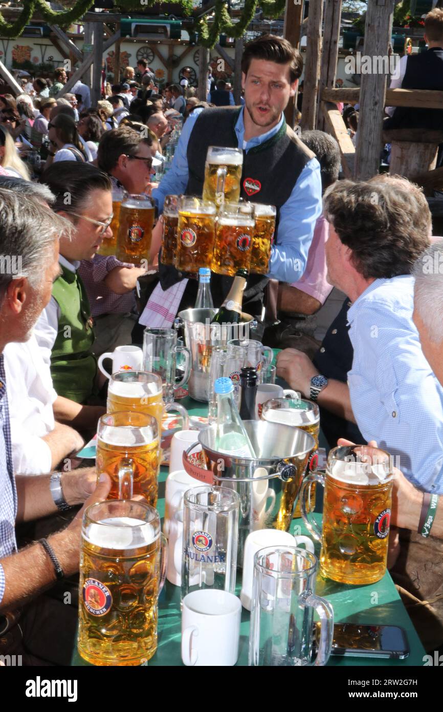 Celebrate new year in muenchen hi-res stock photography and images - Alamy