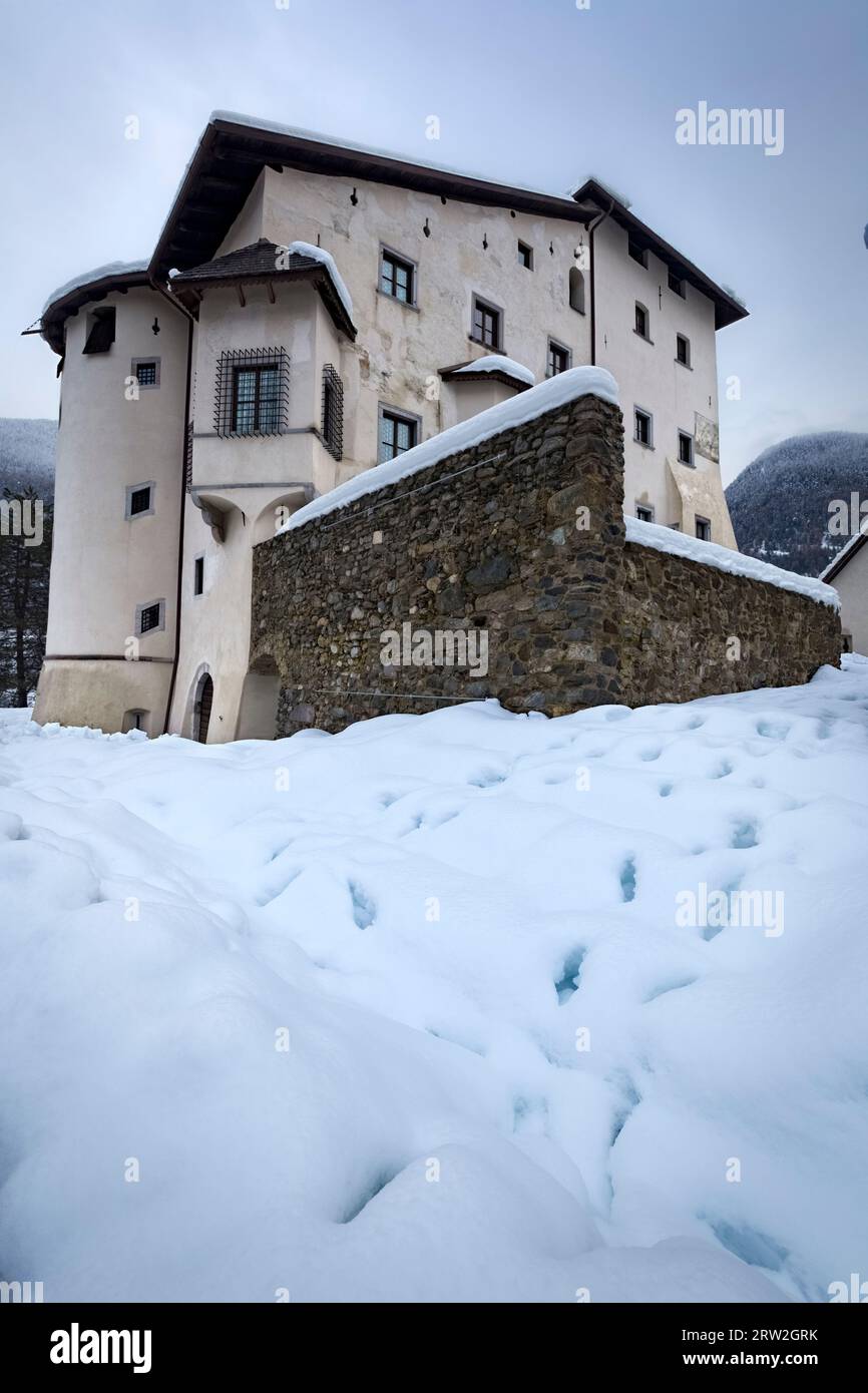 Snow castle hi-res stock photography and images - Alamy