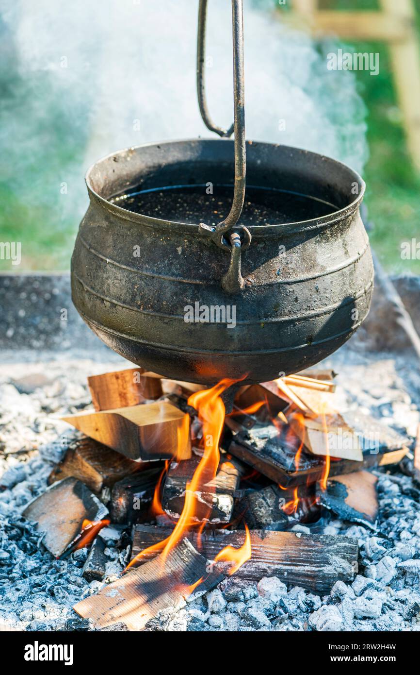 Cauldron medieval hi-res stock photography and images - Alamy