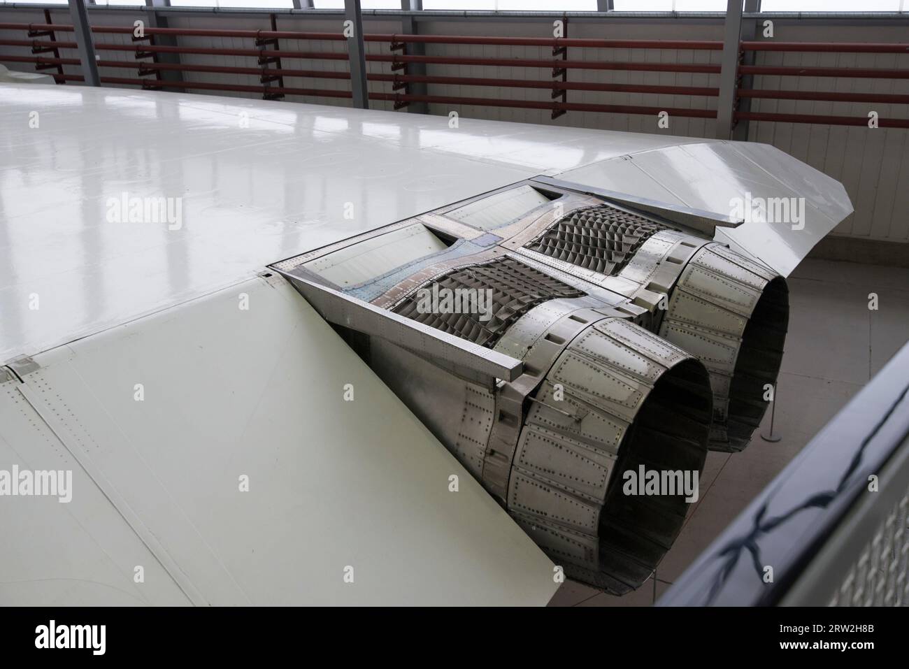 The wing and jet engines of Concorde Stock Photo - Alamy