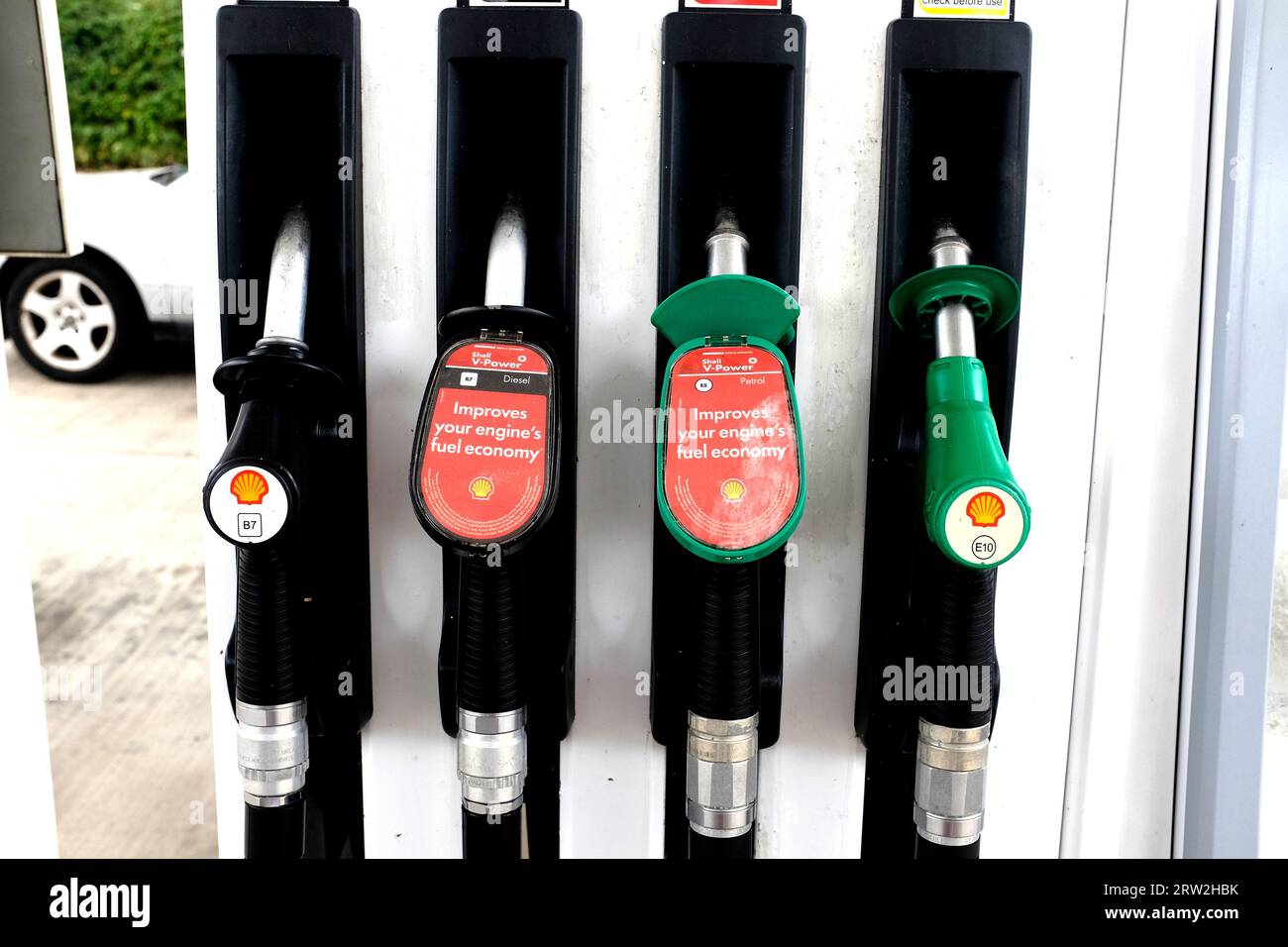 Colour photo of shell fuel pump hi-res stock photography and images - Alamy