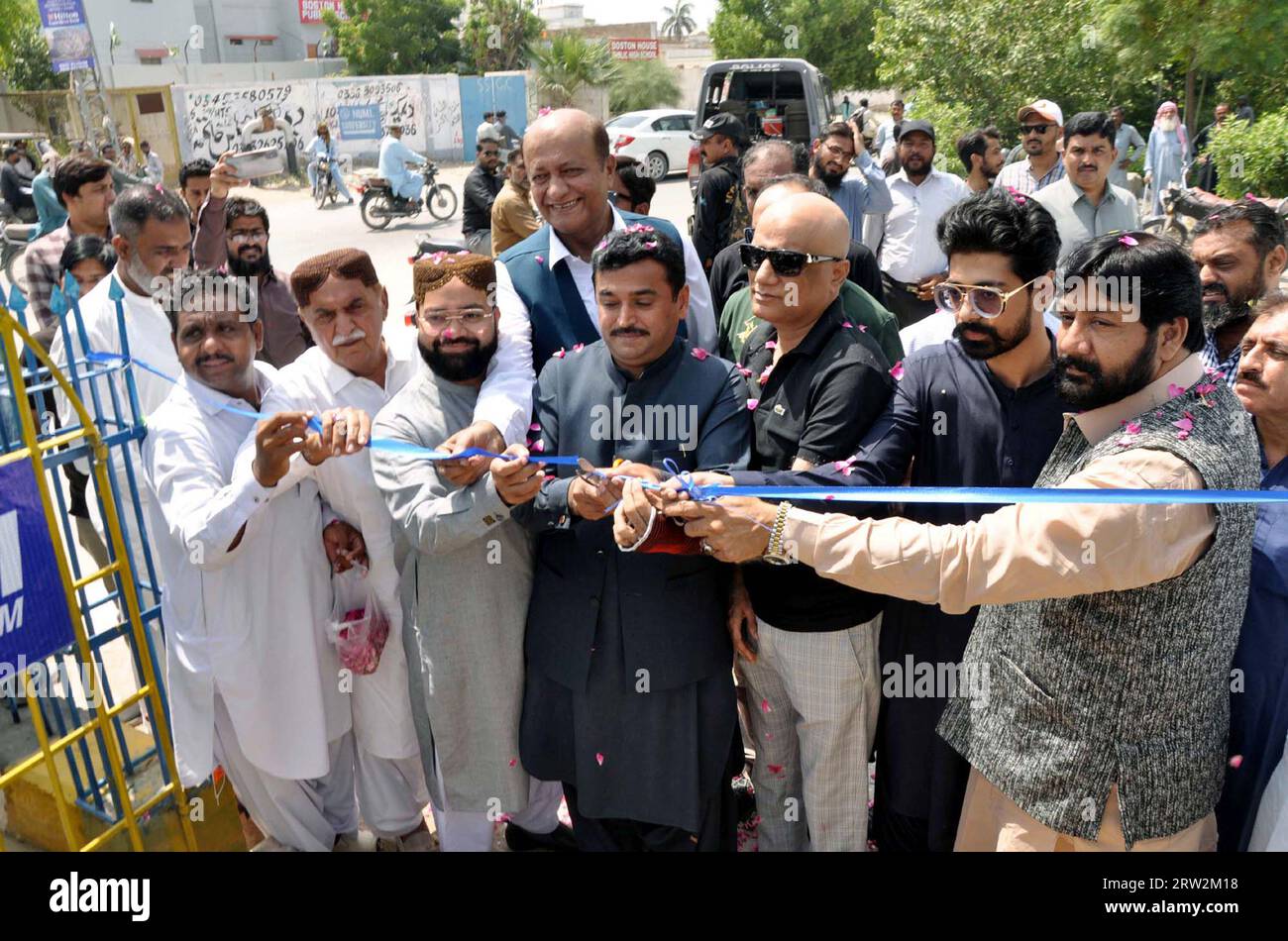 Mayor ribbon cutting ceremony hi-res stock photography and images - Alamy