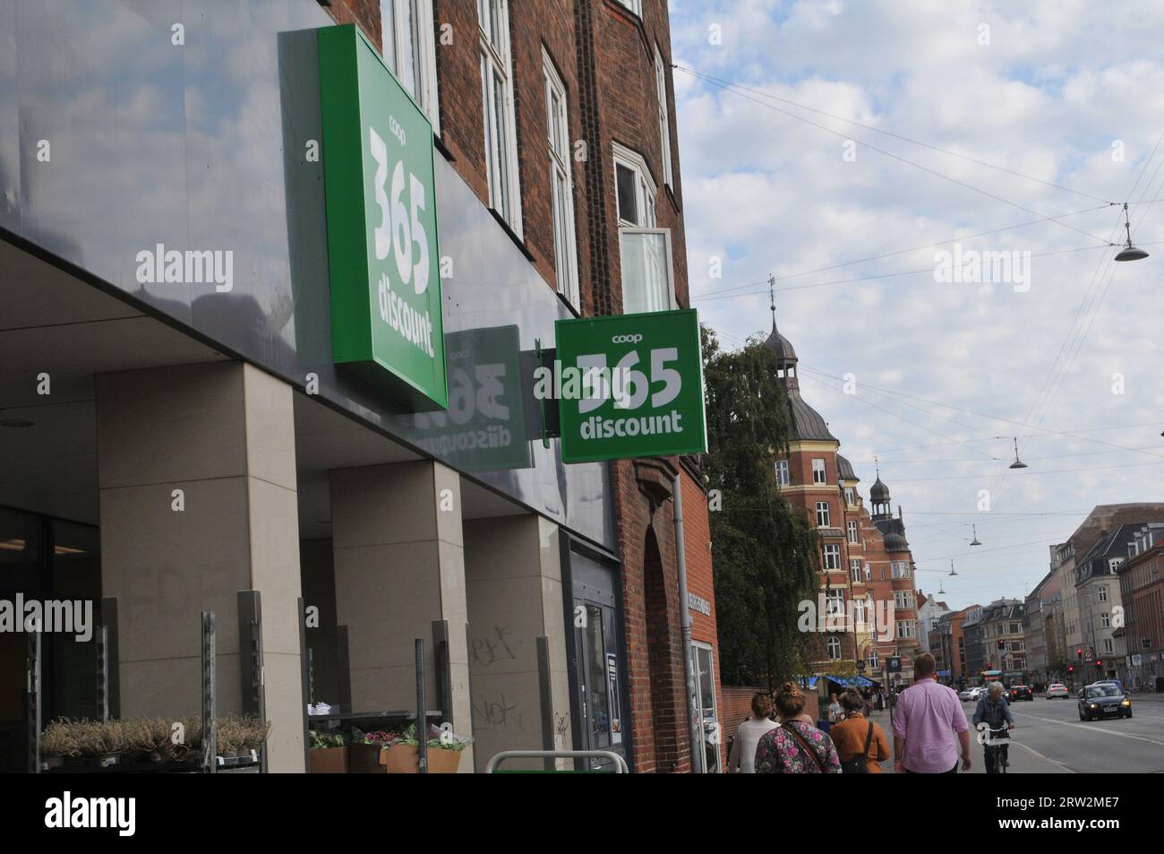 365 discount grocery store hi-res stock photography and images - Alamy