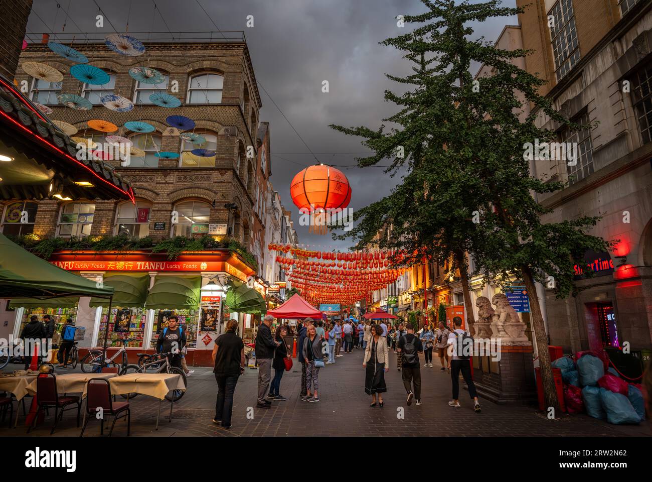 London, UK: Junction of Gerard Street and Macclesfield Street in London ...