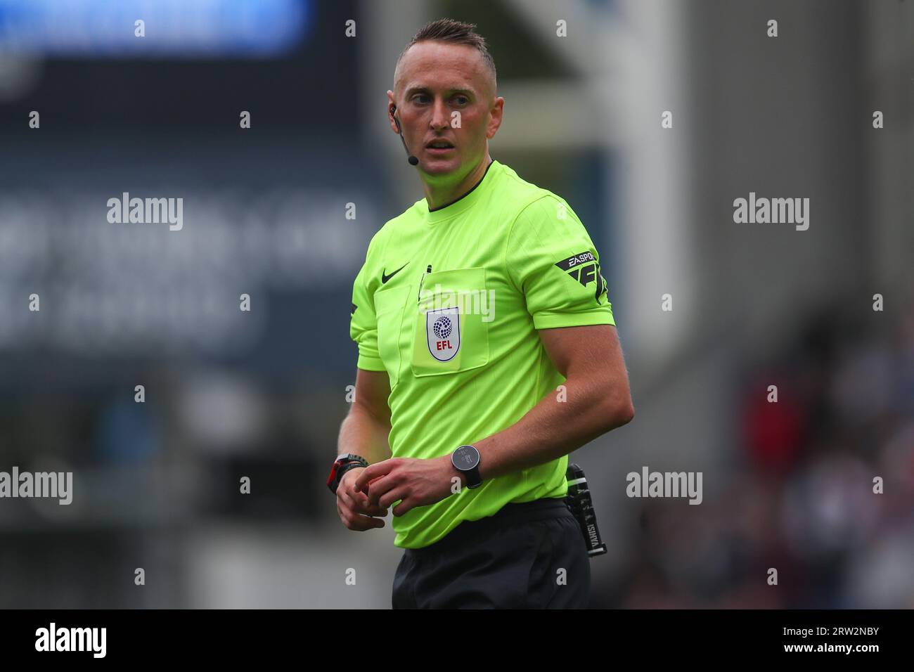 Match referee james bell hi-res stock photography and images - Alamy