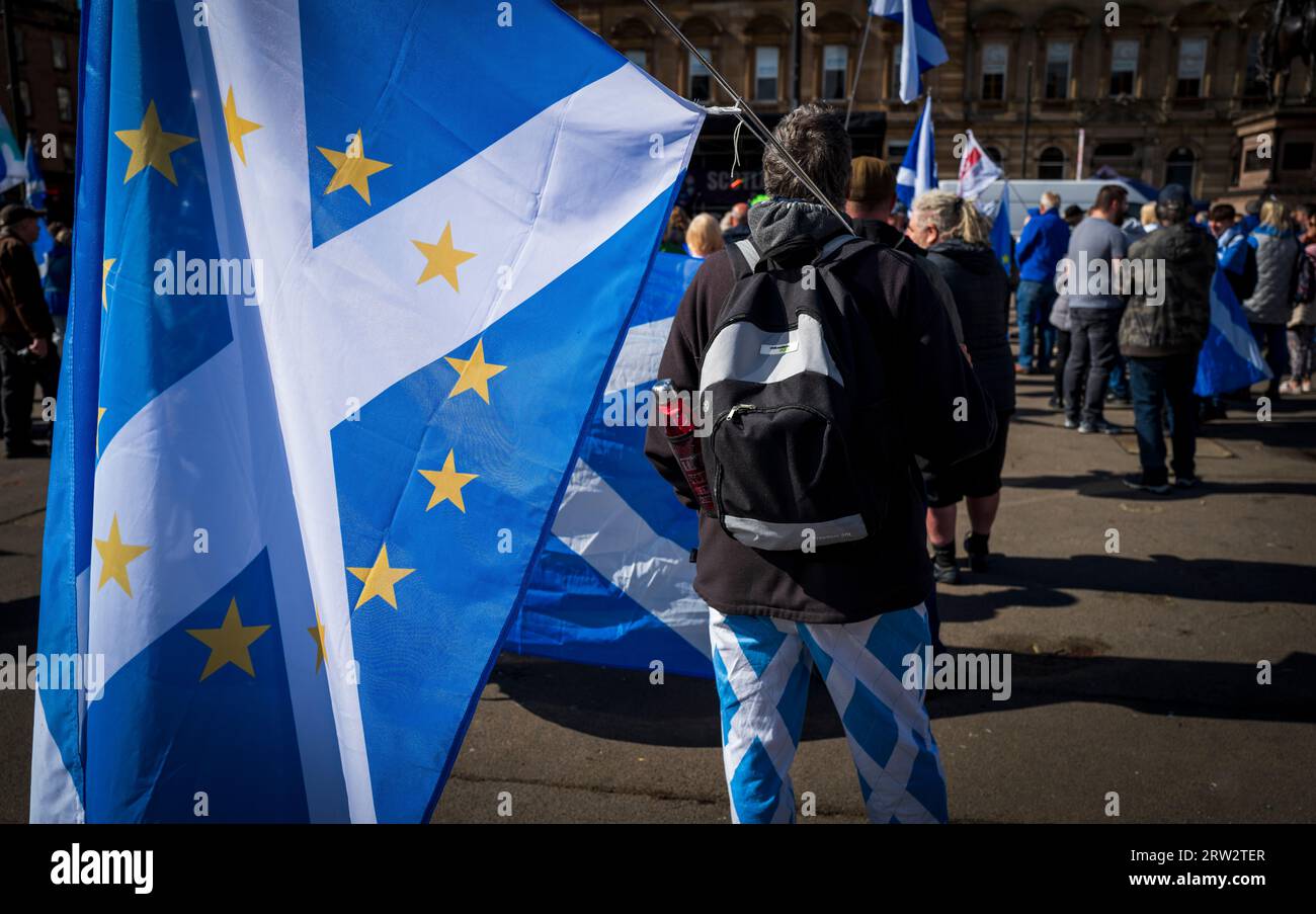 Young scots for independence hi-res stock photography and images - Alamy