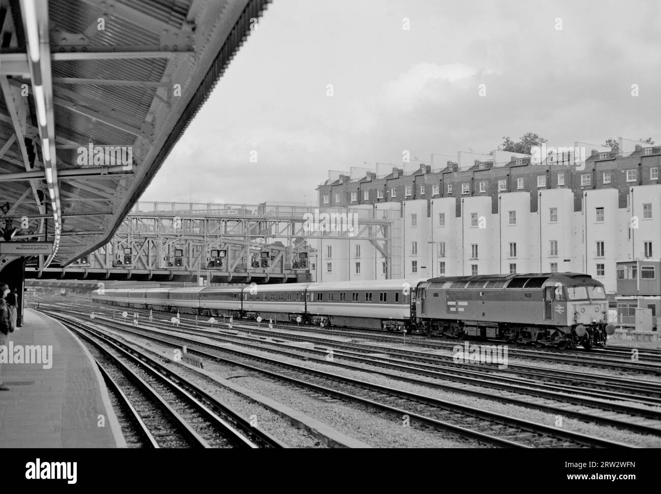 A Class 47 diesel locomotive number 47704 departs from London ...