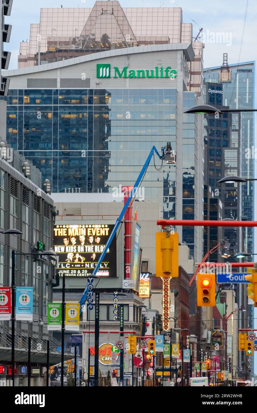 Downtown filming crane hi-res stock photography and images - Alamy