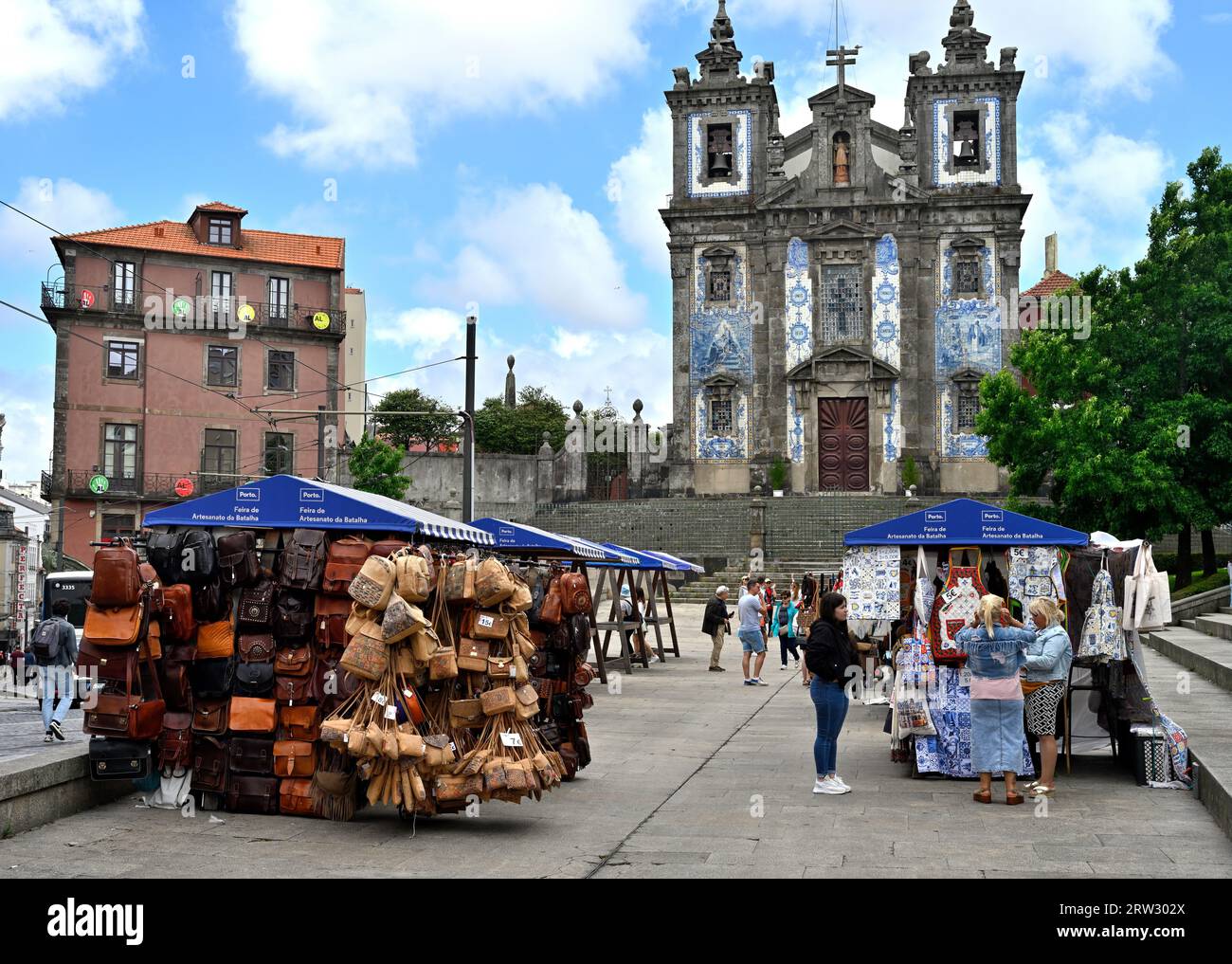 Street market in square by front of UNESCO World Heritage building ...