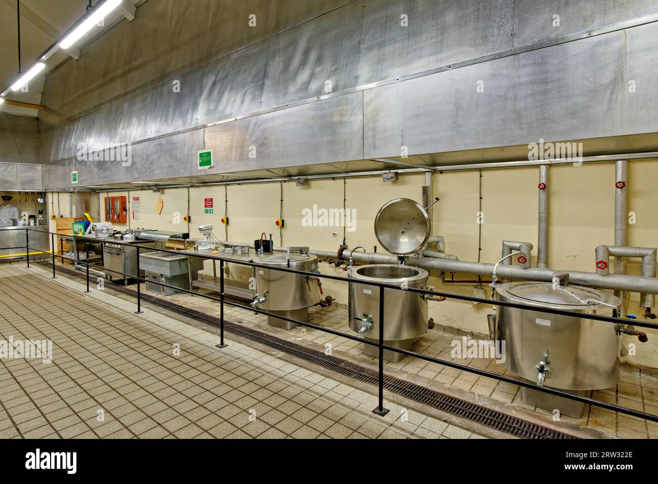 Prison kitchen hi-res stock photography and images - Alamy