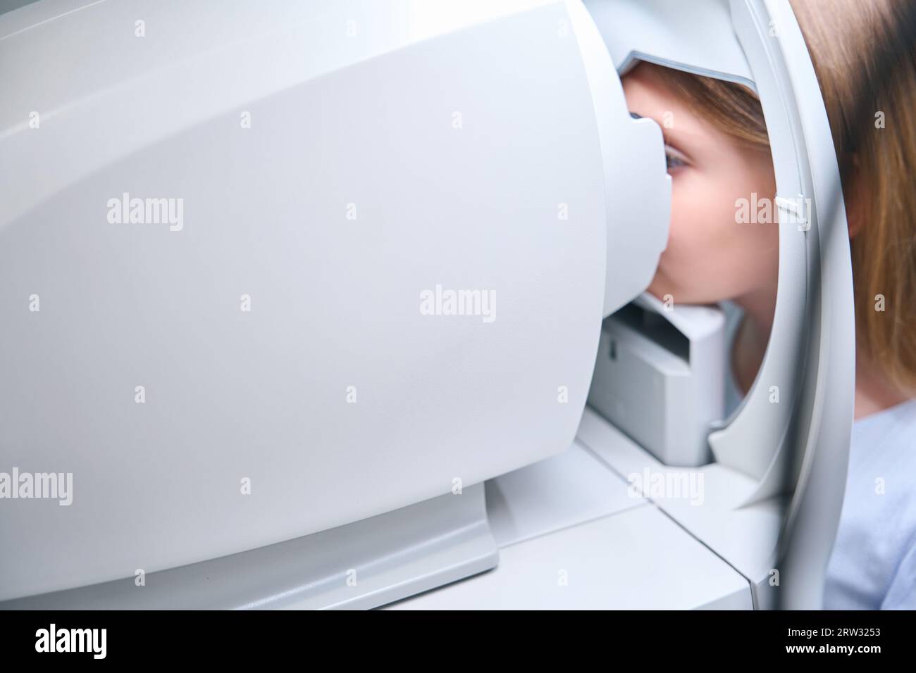 Pediatric patient taking autorefraction test at clinic Stock Photo - Alamy