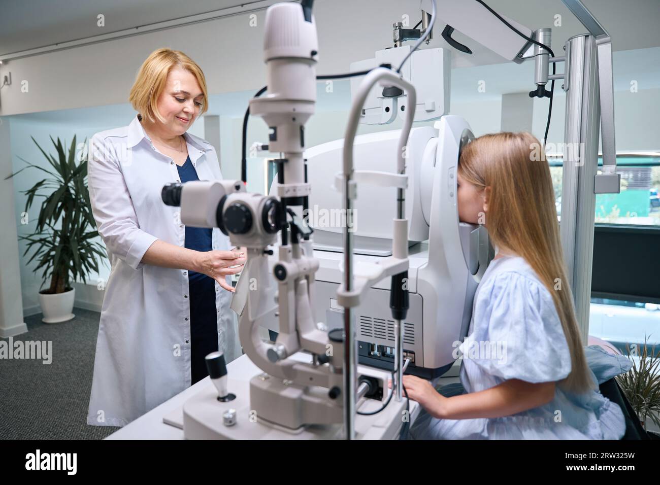 Autorefraction hi-res stock photography and images - Alamy