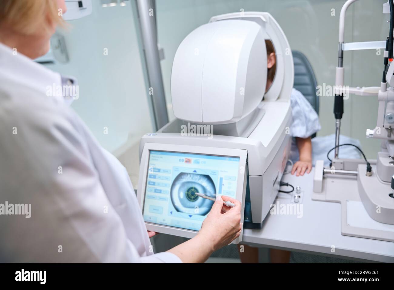 Autorefraction hi-res stock photography and images - Alamy