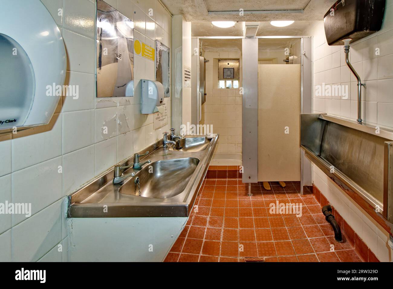 Prison showers hi-res stock photography and images - Alamy